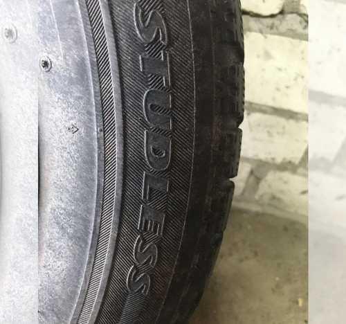 Bridgestone Blizzak Revo1 205/60 R16