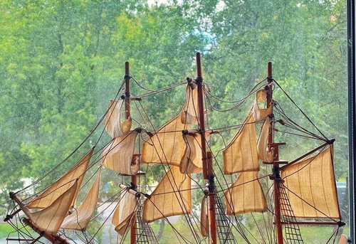 Модель корабля HMS bounty