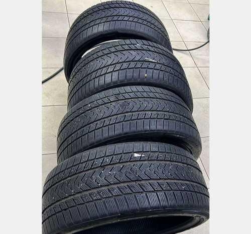 Gripmax SureGrip Pro Winter 275/35 R22 и 315/30 R22