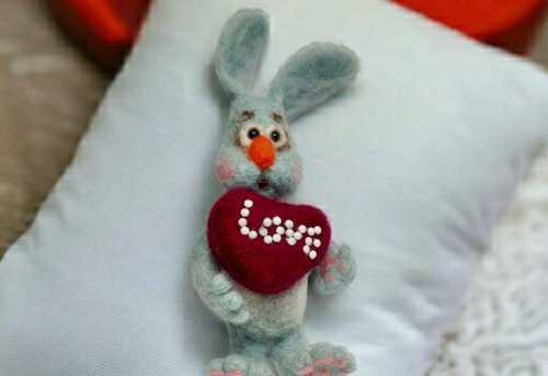Заяц с сердцем игрушка