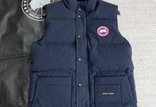 Жилет Canada Goose