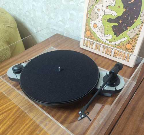 Проигрыватель винила pro-ject