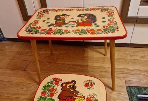 Детский комплект мебели (стол и табуретка)