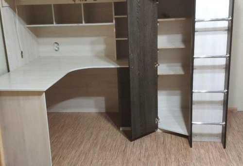 Кровать чердак со столом и шкафом