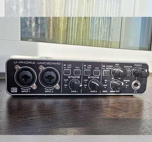 Звуковая карта behringer umc 204hd