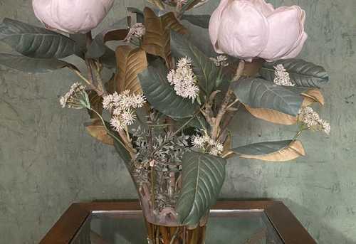 Букет цветов в вазе с имитацией воды