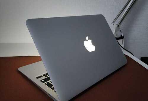 MacBook Air 11 2011 в хорошей комплектации