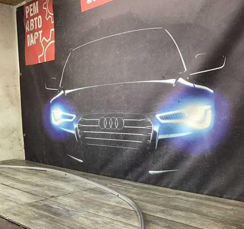 Молдинг крыши правый Audi A4 B8