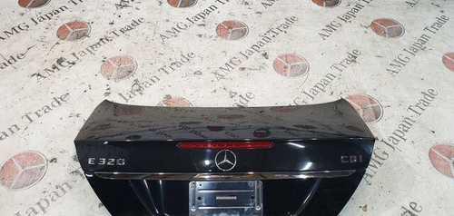 Крышка багажника на Mercedes-Benz W211 E