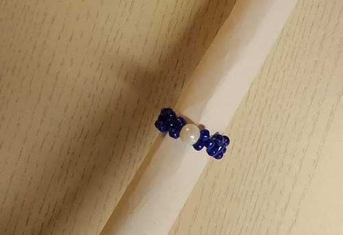 Кольцо из бисера с бусиной синего цвета
