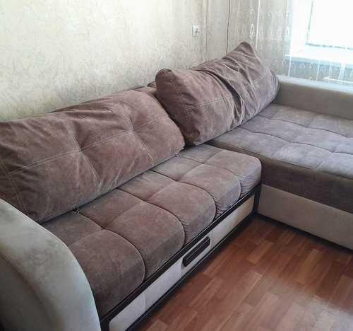 Большой угловой диван