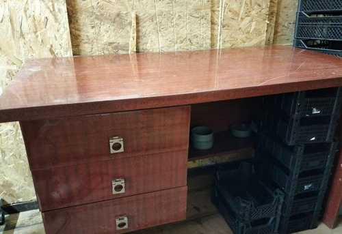 Письменный стол с выдвижными ящиками