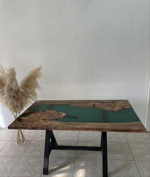 Кухонный стол обеденный из натурального дерева