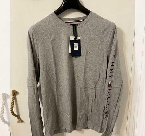 Tommy hilfiger лонгслив M-L новый оригинал