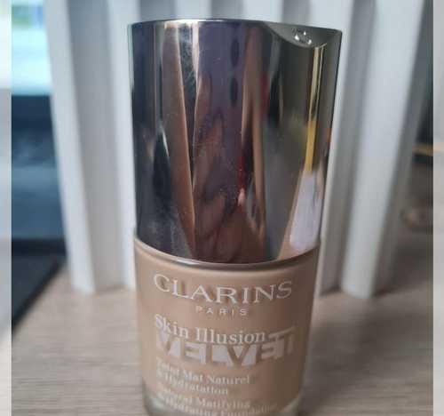 Тональный кре Clarins skin illusion velvet