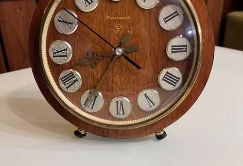 Часы настольные янтарь В деревянном корпусе редкие