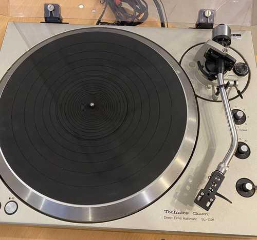 Проигрыватель винила Technics SL-1301