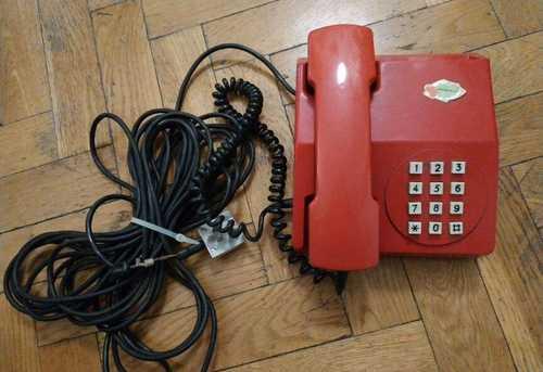 Кнопочный советский ретро телефон
