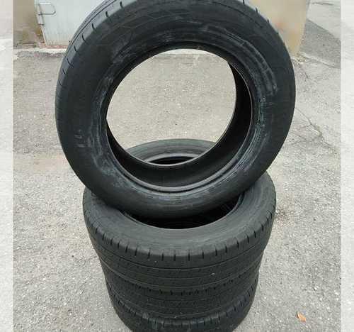 Kumho PorTran KC53 215/65 R17