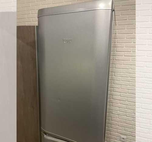 Холодильник Hotpoint Ariston