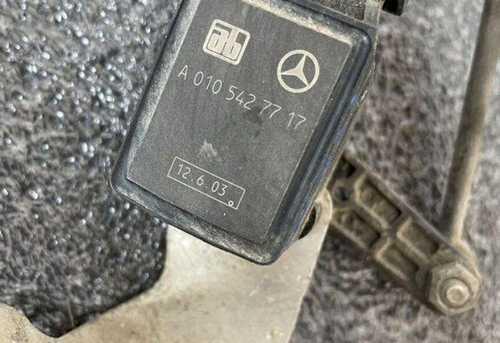 Датчик положения кузова Mercedes-Benz E-Класс W211