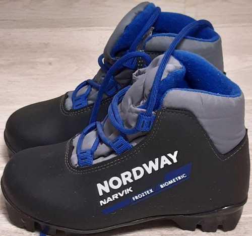 Лыжные ботинки nordway 30 р,лыжи Nordway 130