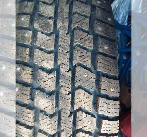 Viatti Vettore Inverno V-524 215/65 R16