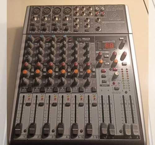 Behringer xenyx X1204USB