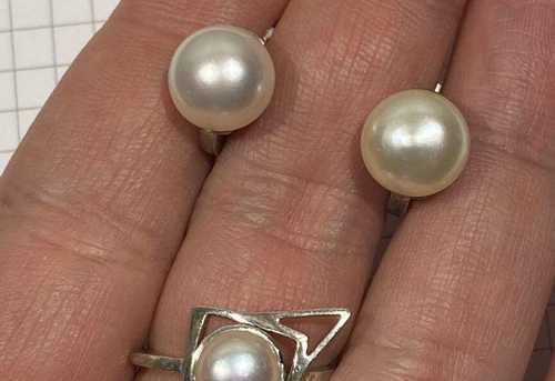 Серебряное кольцо и серьги с жемчугом