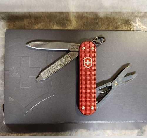 Victorinox Classic Alox LE 2018