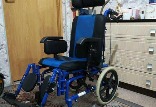 Детское инвалидное кресло-каляска