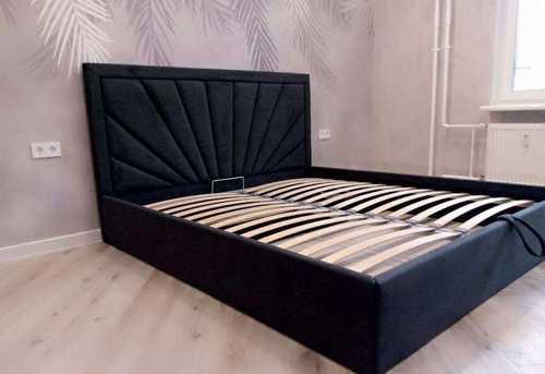 Кровать с Дизайнерским Изголовьем