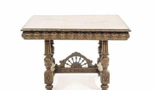 Старинный обеденный стол в бретонском стиле