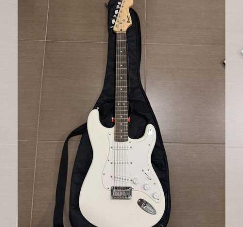 Электрогитара Fender squier stratocaster bullet