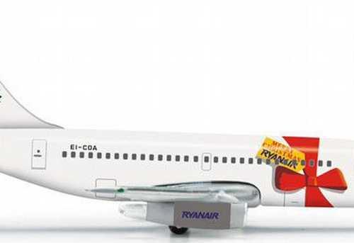523547 Самолет Ryanair Boeing 737-200 Merry Christ