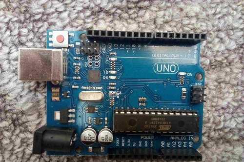 Arduino Uno+макетная плата+кабель USB+провода m-m
