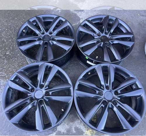 Комплект литых дисков R17 5x114.3 Dia 67.1 ET35