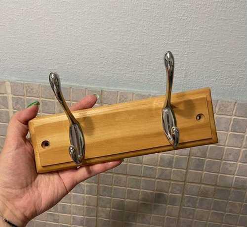 Вешелка деревянная на два крючка