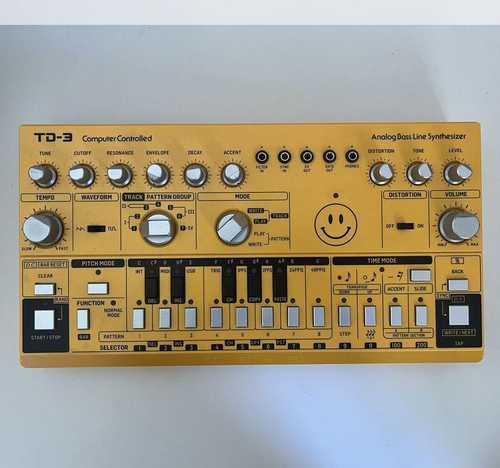 Басс синтезатор behringer td 3 acid