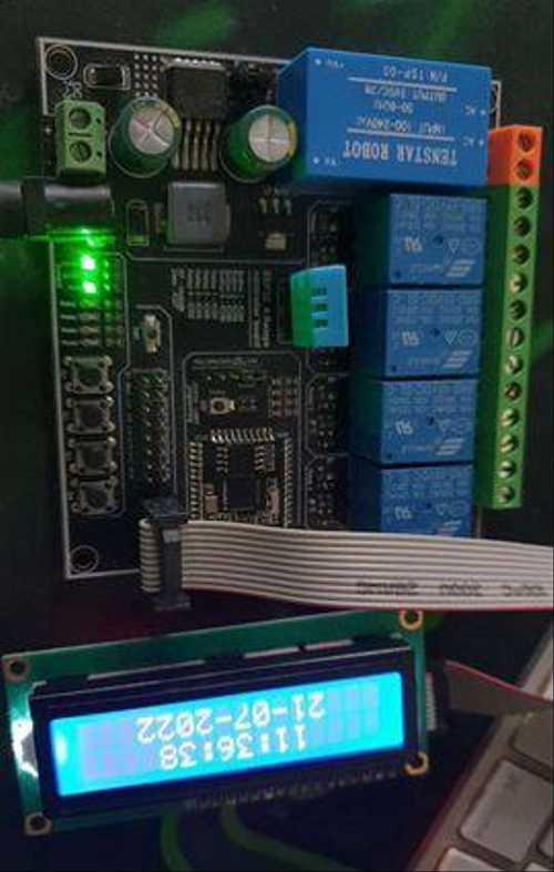 Плата Esp32 с 4мя реле и LCD