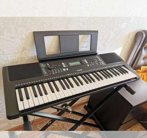 Пианино Yamaha PSR-E373 и стойка Stagg