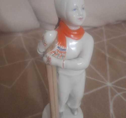 Статуэтка лыжница лфз
