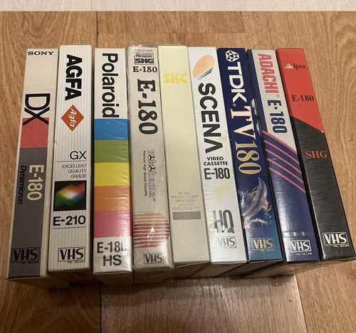 Распечатанные видеокассеты VHS