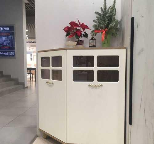 Комод буфет со стеклом