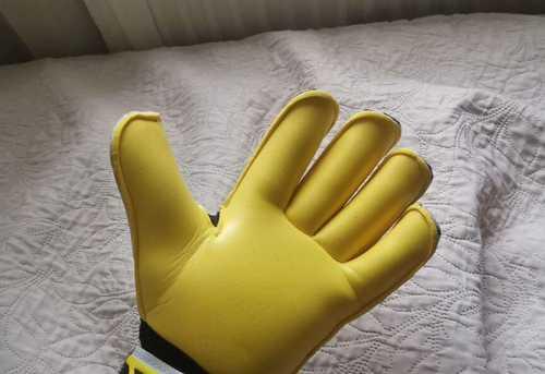 Перчатки футбольные вратарские с защитой пальцев