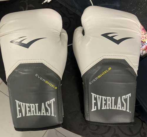 Боксерские перчатки 10 oz everlast