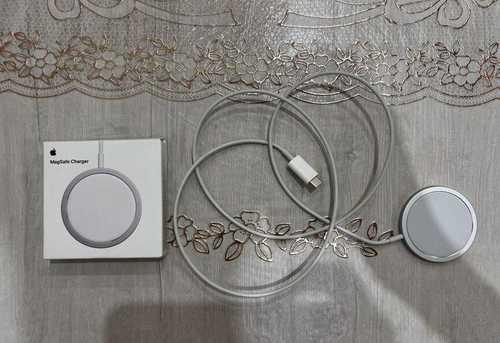 Беспроводное зарядное устройство Apple MagSafe