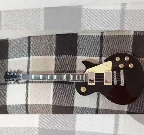 Электрогитара реплика Les Paul