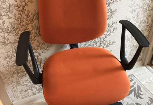 Компьютерное кресло оранжевое