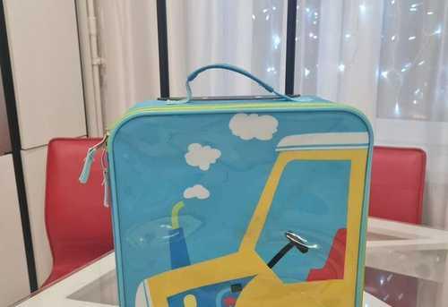 Детский чемодан на колесиках для мальчика